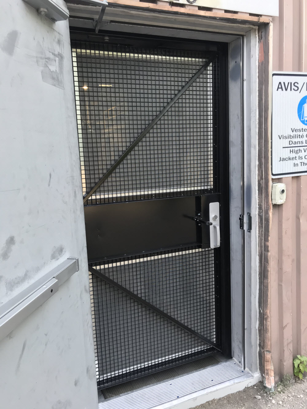 Custom industrial ventilated doors montreal